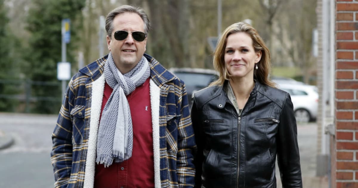 Anne Lok hoogzwanger bij ziekenhuis gezien