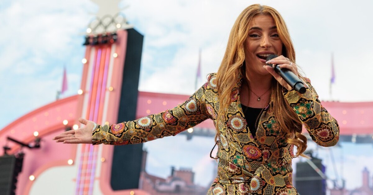 OG3NE-zangeres Amy Vol plaatst bikinifoto op Instagram en krijgt veel ...