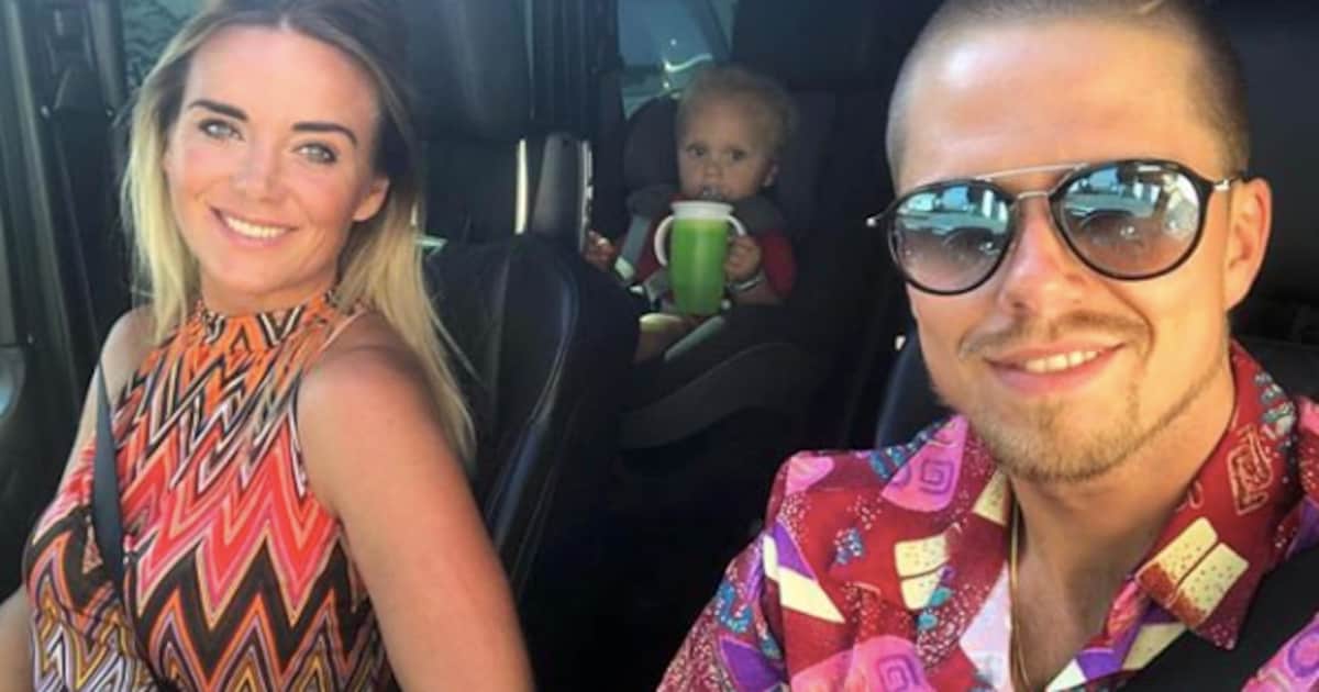 André Hazes en Monique genieten op het strand van kleine André Jr.