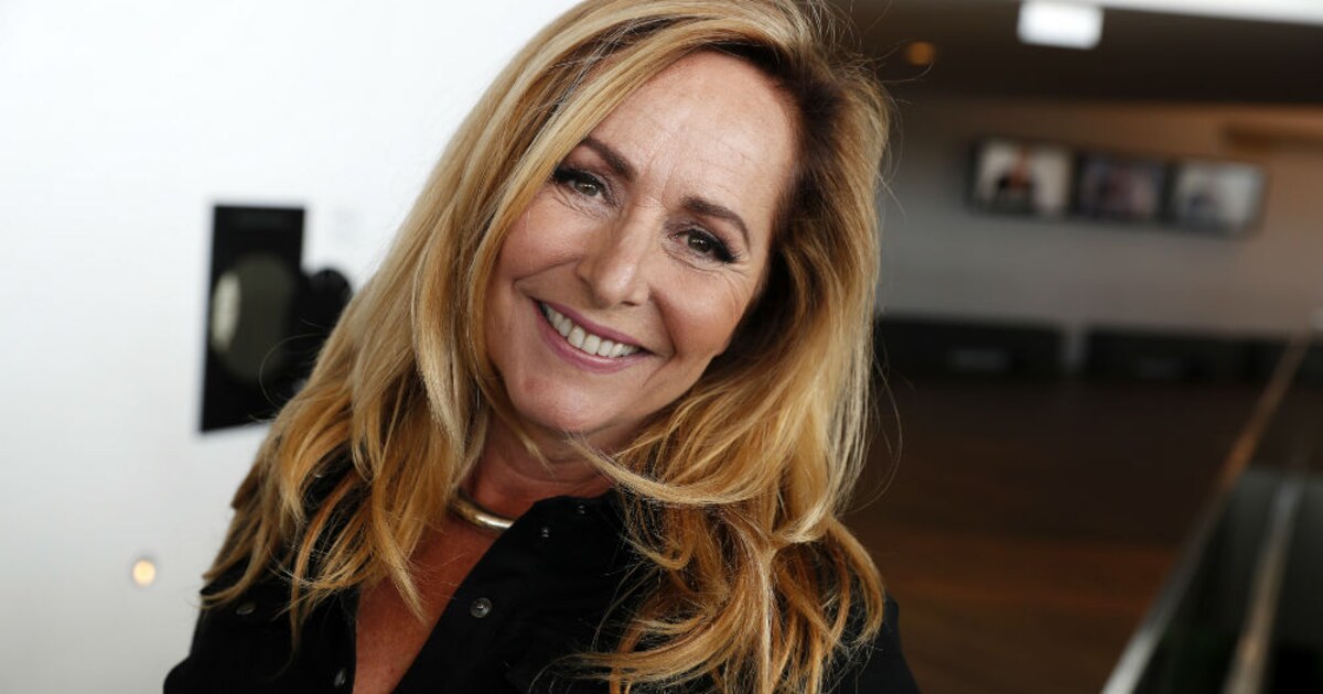 Angela Groothuizen laat met geweldige foto haar kapsel van 40 jaar ...