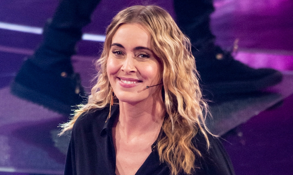 Fans onder de indruk van nieuwe look Anouk: 'Je lijkt wel een meid van 18'