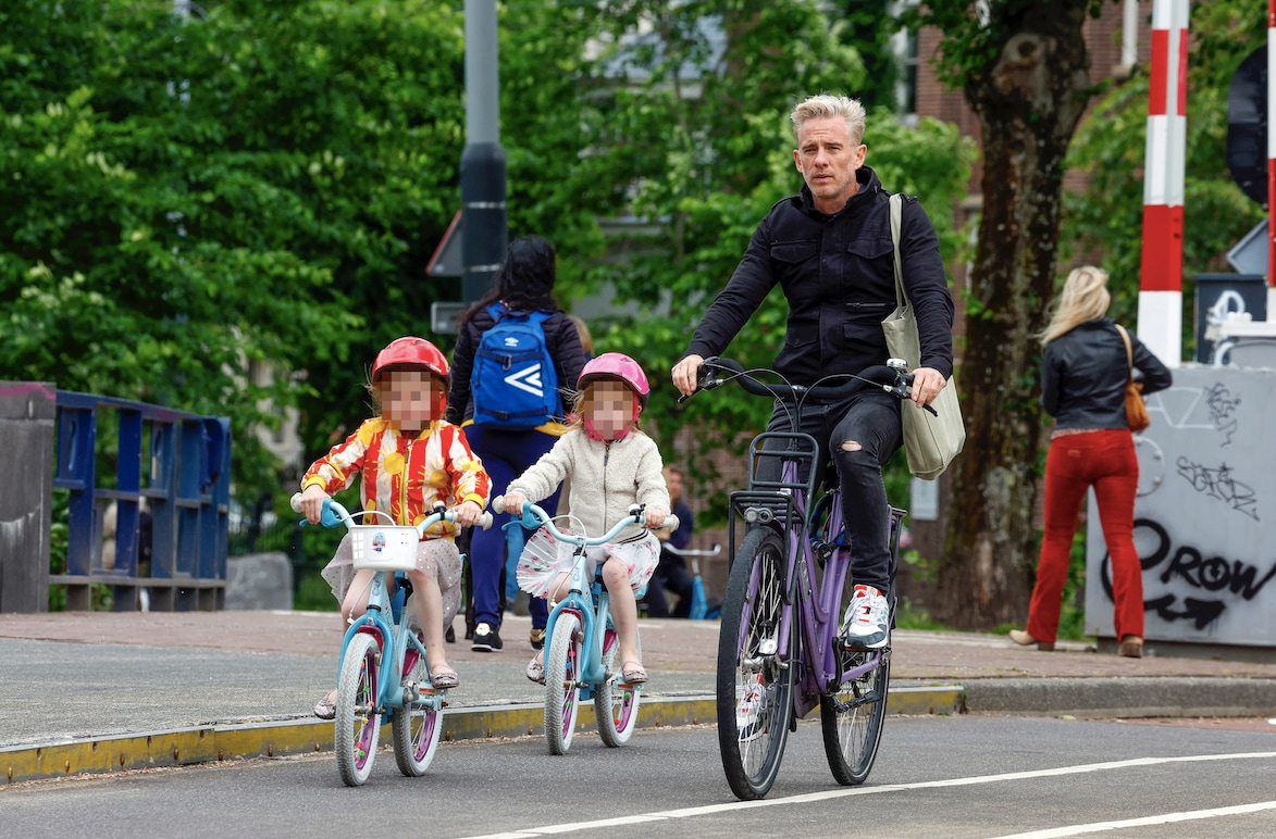 Art Rooijakkers doet het prima als alleenstaande vader na breuk met Andrea