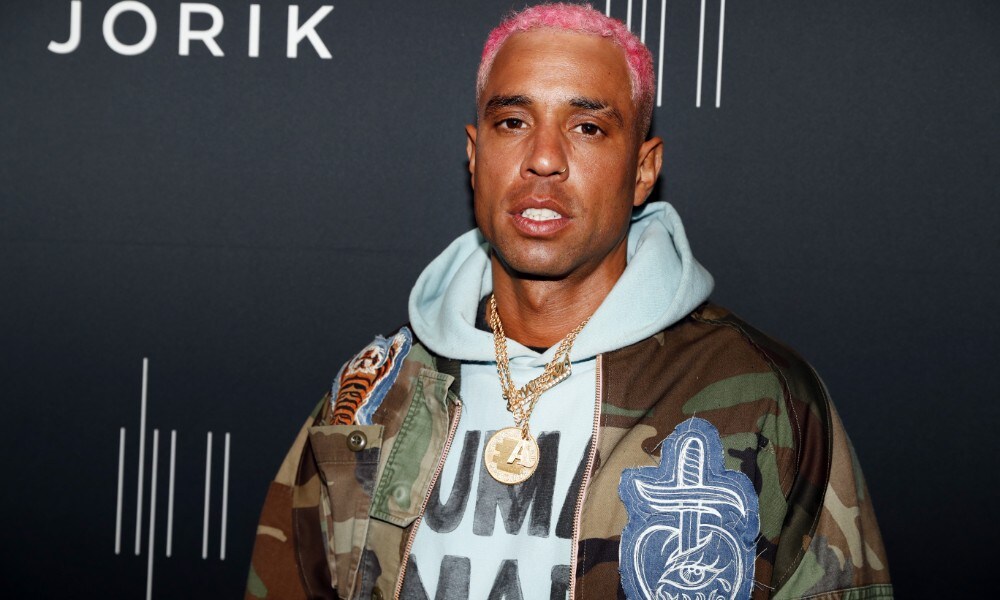 Om deze reden ligt rapper Bizzey in het ziekenhuis