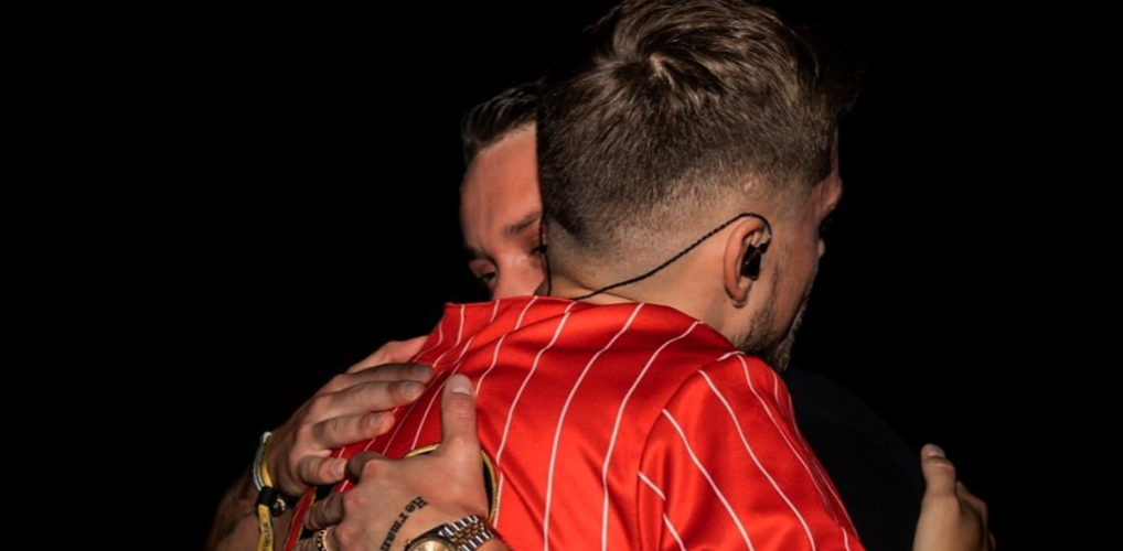 Djarno Hofland neemt afscheid van oma