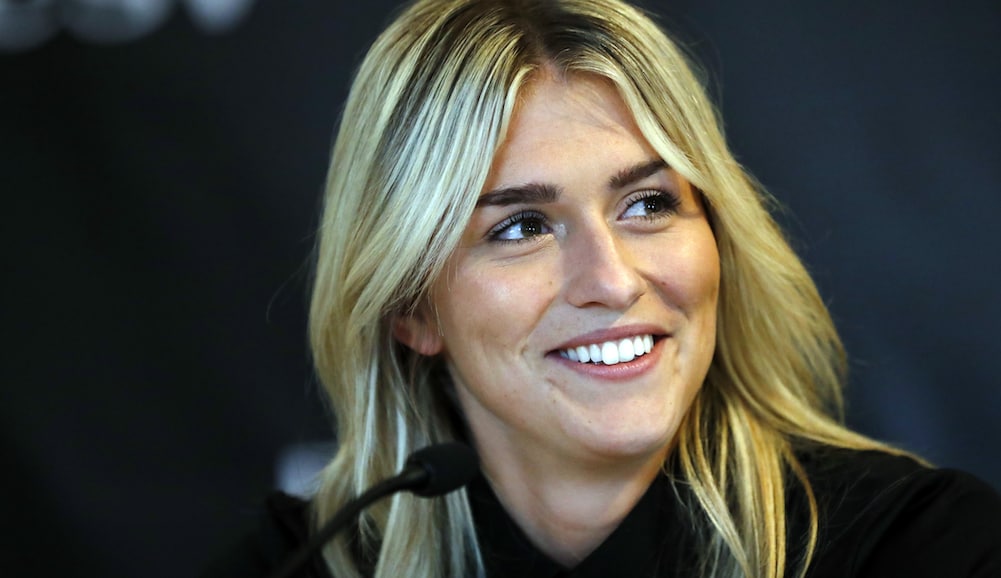 Estavana zit op roze wolk na geboorte Jesslynn