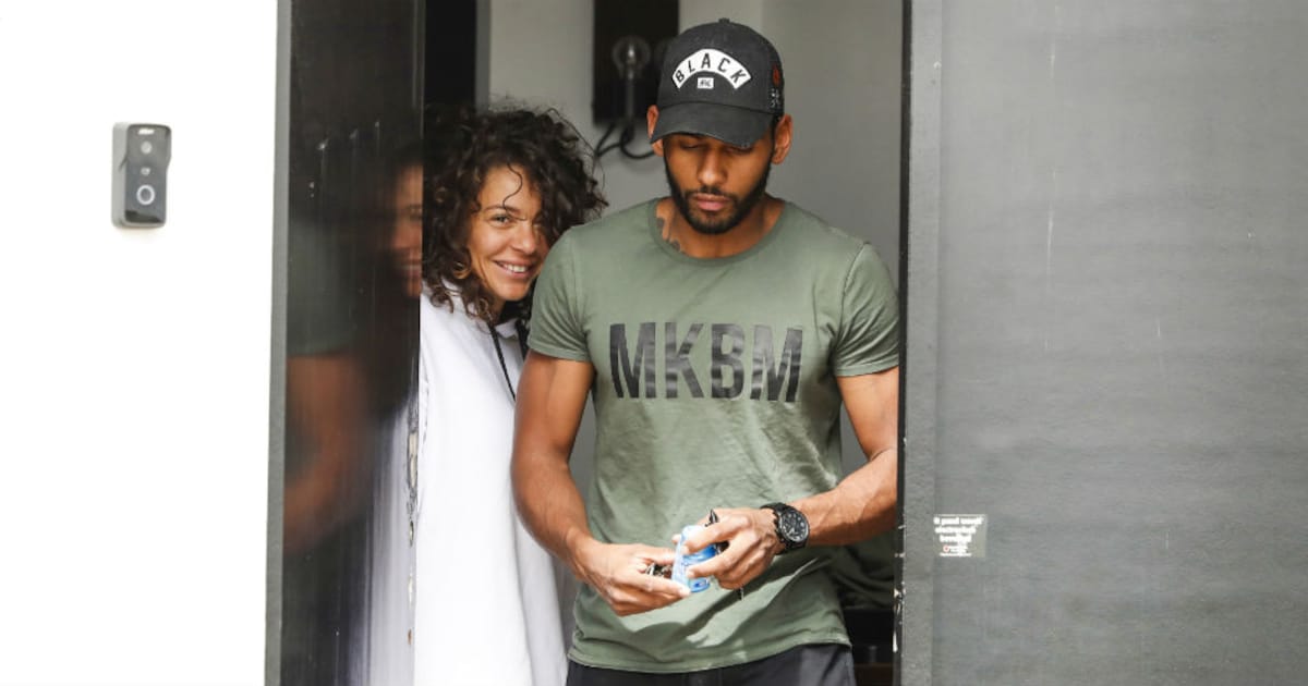 Híer stuurt Fajah Lourens haar vriend naartoe