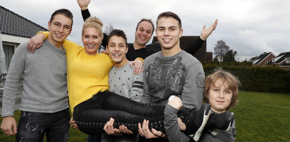 Christiaan Bauer doet hilarische imitatie van vader Frans Bauer: 'Rolletje in de TV Kantine!'