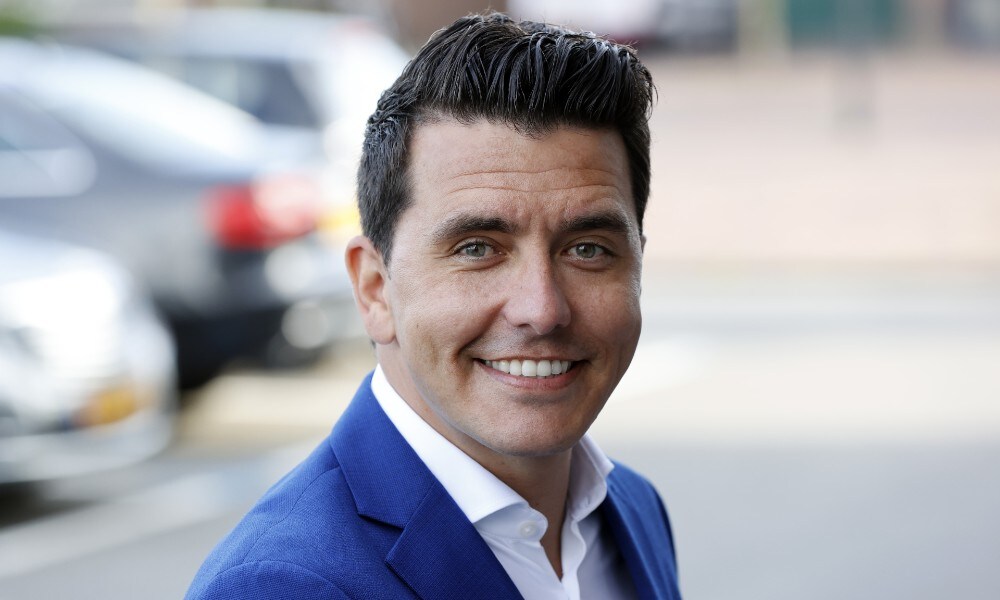Jan Smit deelt zeldzame liefdesfoto met vrouw Liza