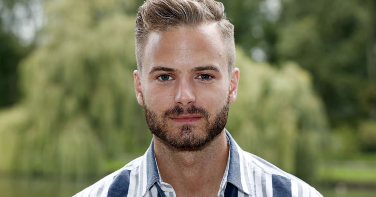 Jim Bakkum in diepe rouw om dierbare: 'We bewijzen hem de laatste eer'