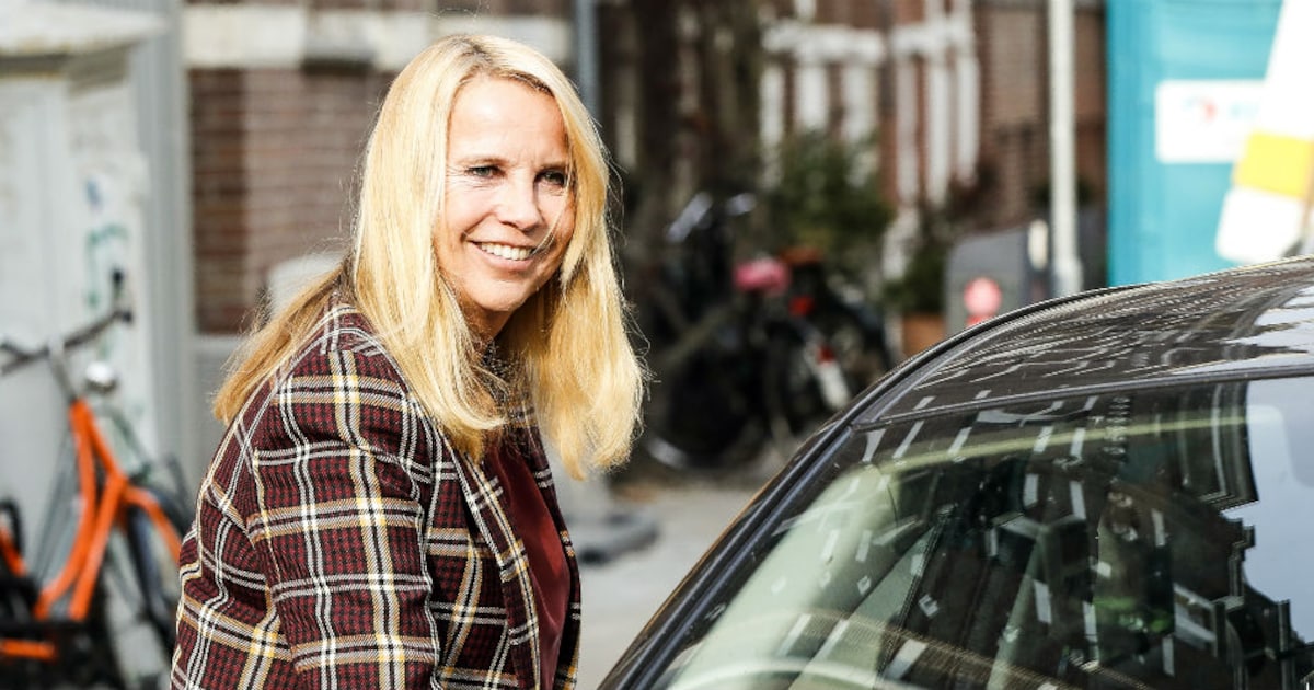 Omstreden belastingadviseur Linda de Mol doet (kas)boekje open