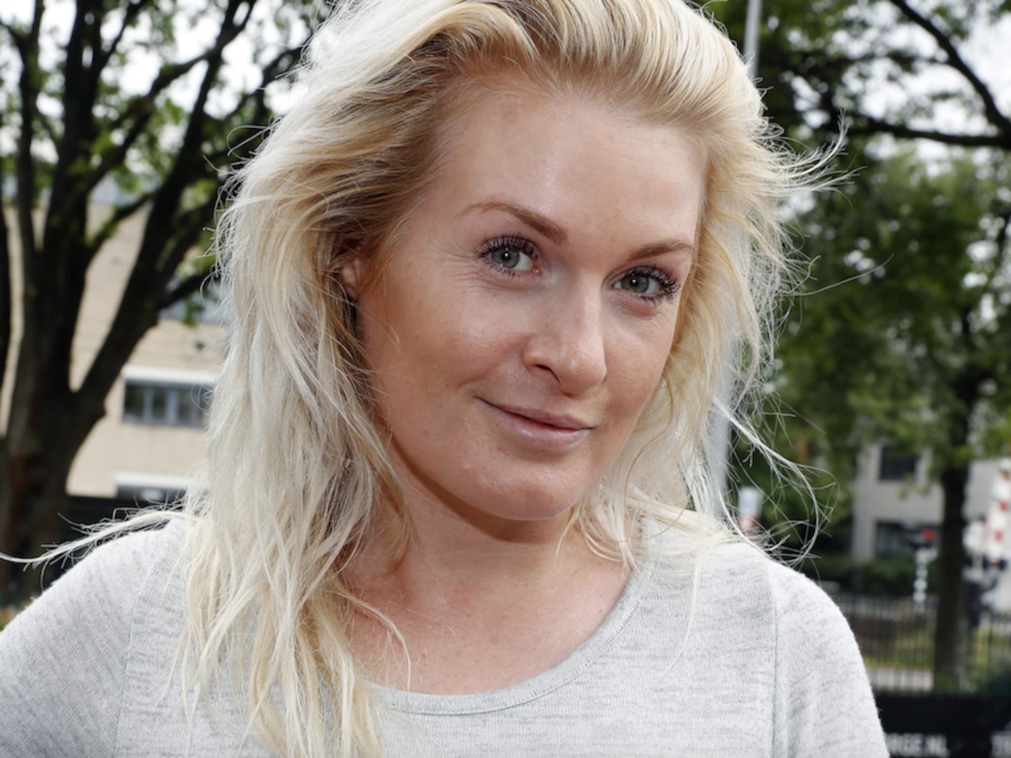 Sanne Hans barst in tranen uit en stond op het punt te stoppen met ...