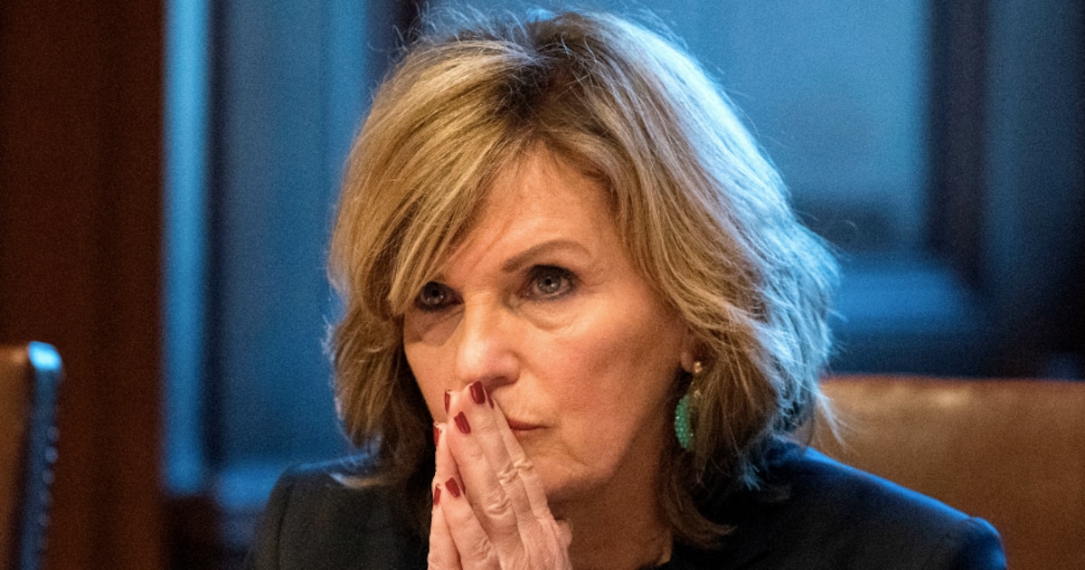 Pia's bizarre privéleven: zwanger van een ander en geruchten over ...