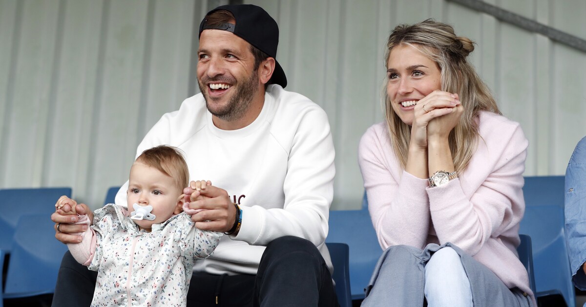 Estavana deelt zoete foto met Jesslynn voor de wedstrijd