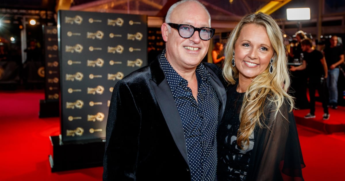 Vriendin Minouche troost René in zijn verdriet