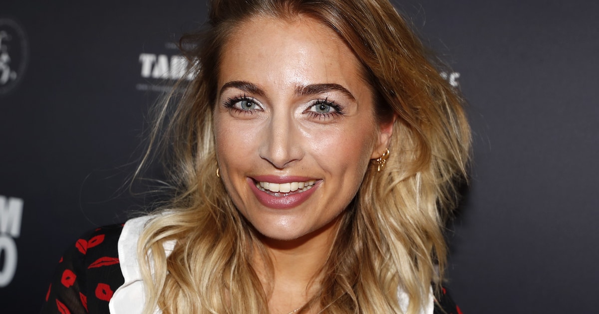 Shelly Sterk voor het eerst naar buiten met zoontje