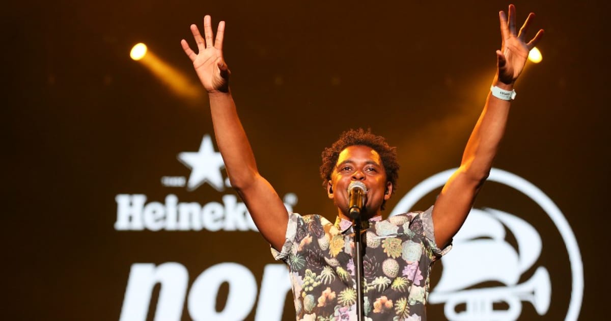 Rapper Typhoon onder het mes geweest voor meniscus: 'Missie voltooid'