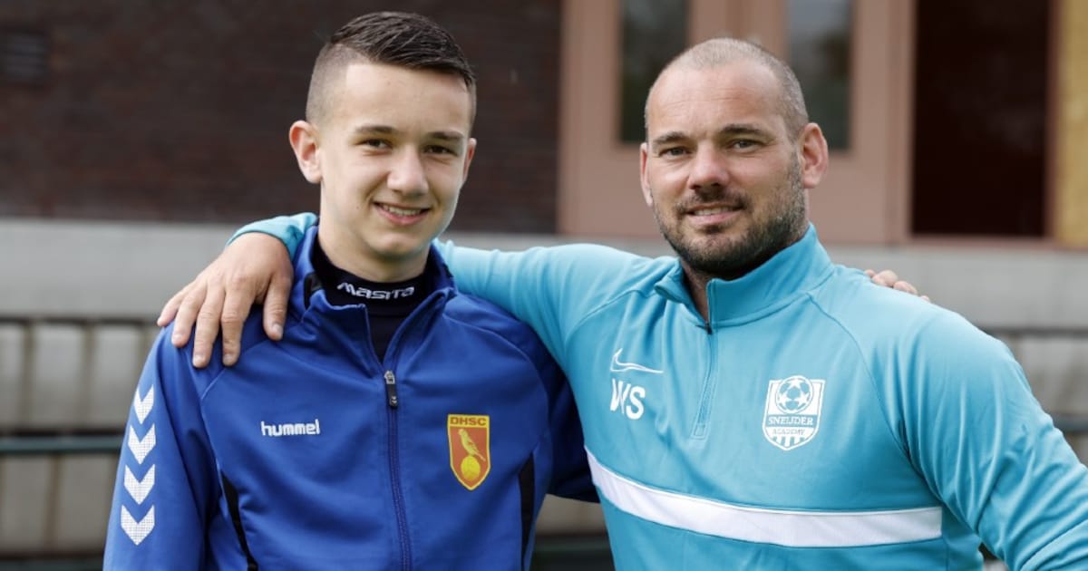 Zoon Wesley Sneijder tekent contract bij FC Utrecht