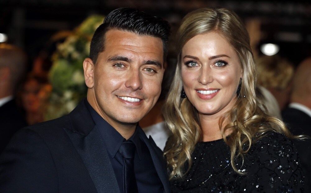 Heel schattig: zoontje Jan Smit zingt uit volle borst mee met zijn vader