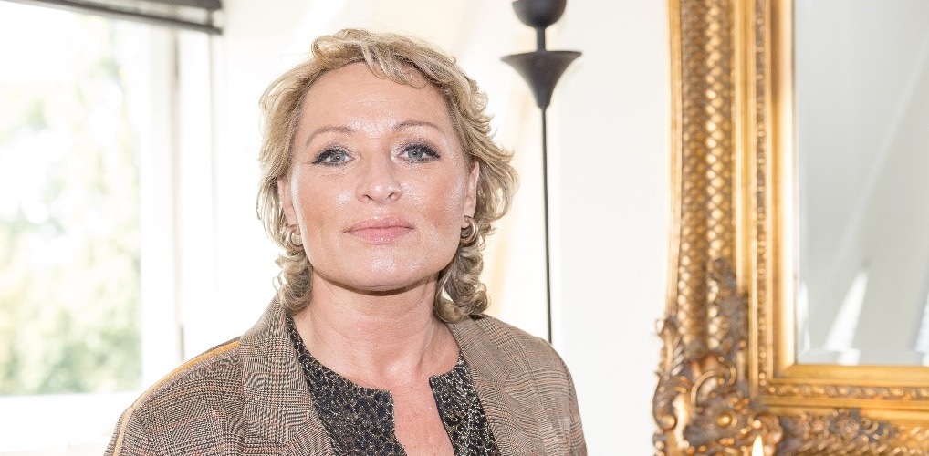 Zangeres Desray genezen van borstkanker