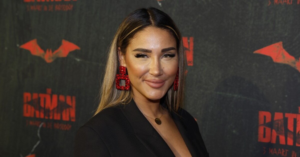 Janice Blok is 17 kilo afgevallen en viert dat met pikante fotoshoot