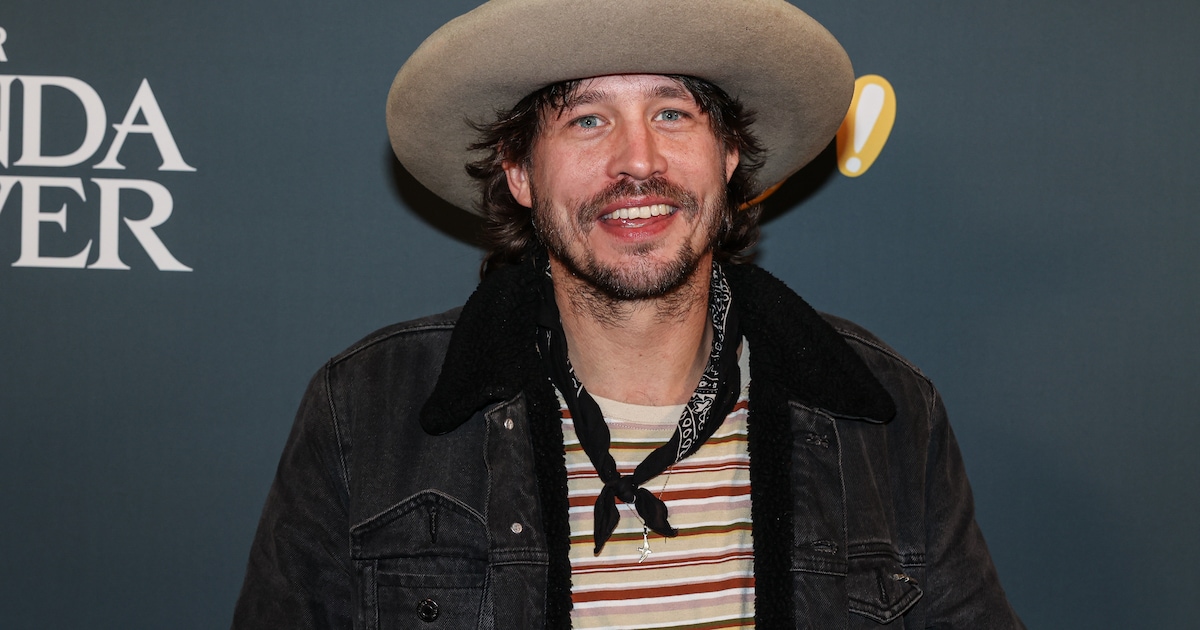 Dit is de tweelingbroer van zanger Rob Dekay