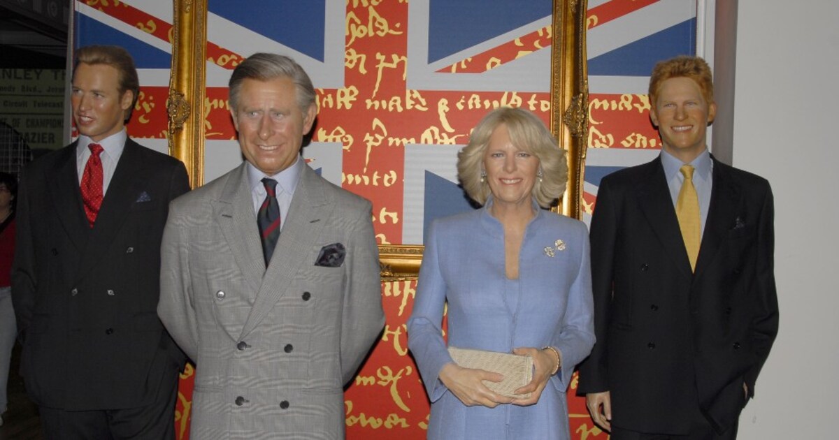 Wassen beeld koning Charles in Londen beklad met taart