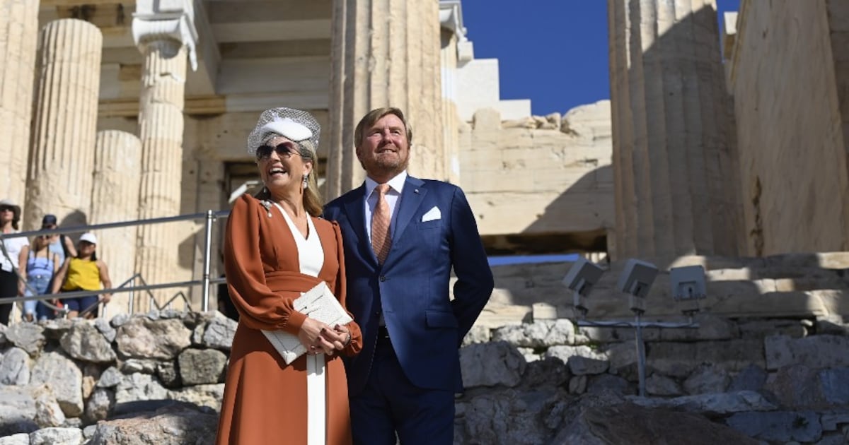 Máxima ruilt voor het eerst hoge hakken in voor platte schoenen tijdens ...