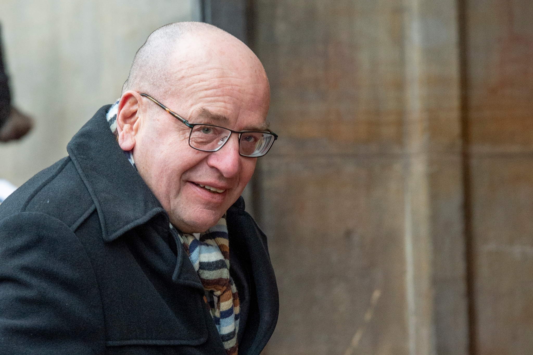 Fred Teeven loopt flinke wond op door vallen op achterhoofd