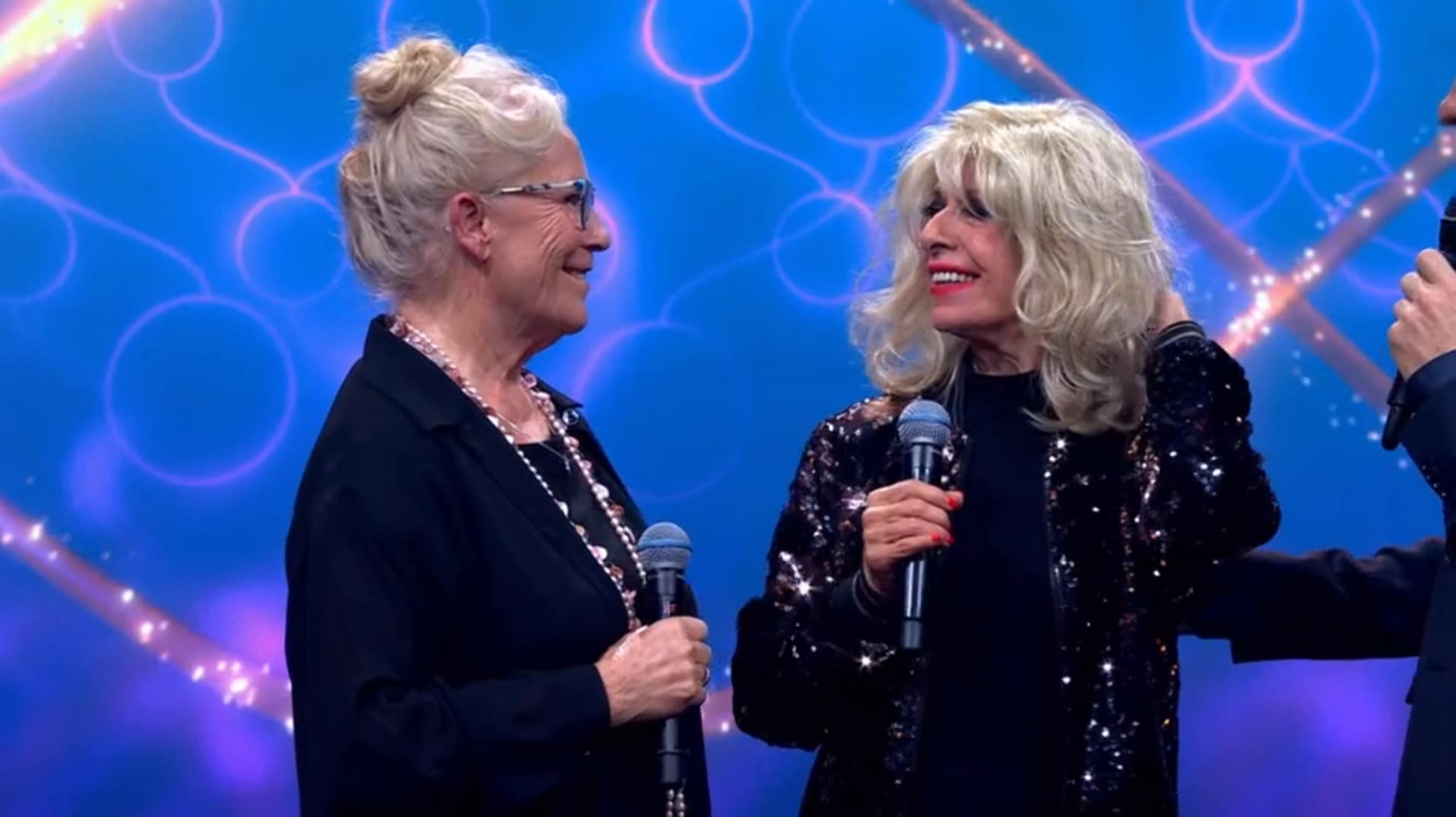 Bonnie St. Claire duikt op in DNA Singers, maar: zus steelt de show