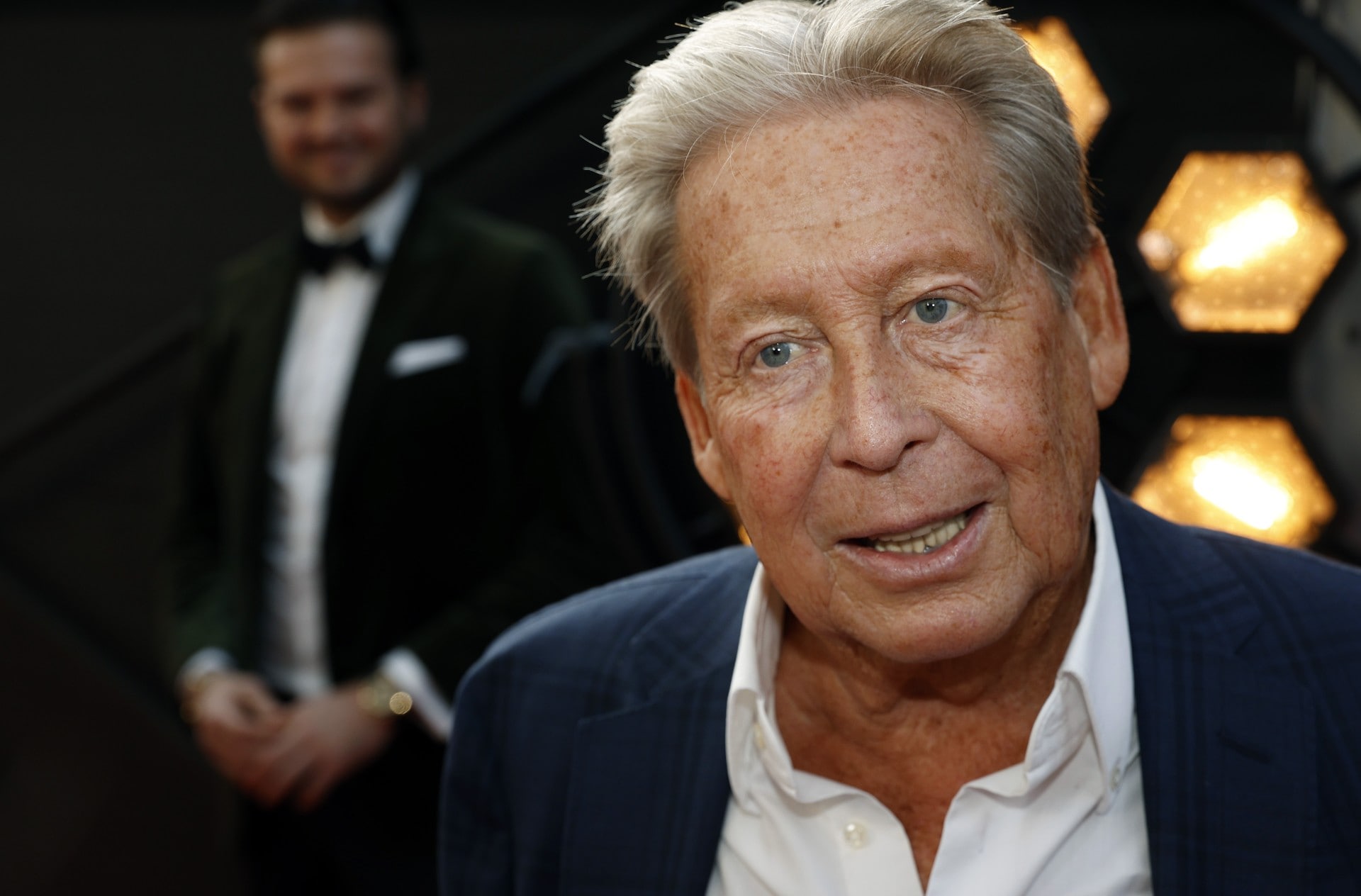Onderscheiding voor Hans Kazàn: goochelaar benoemd tot Ridder