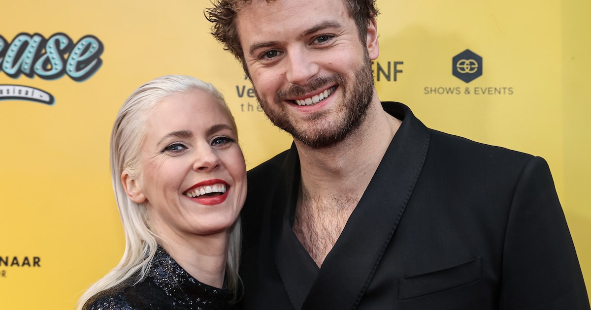 Kritiek op de zangkunsten van Bettina Holwerda en Jim Bakkum