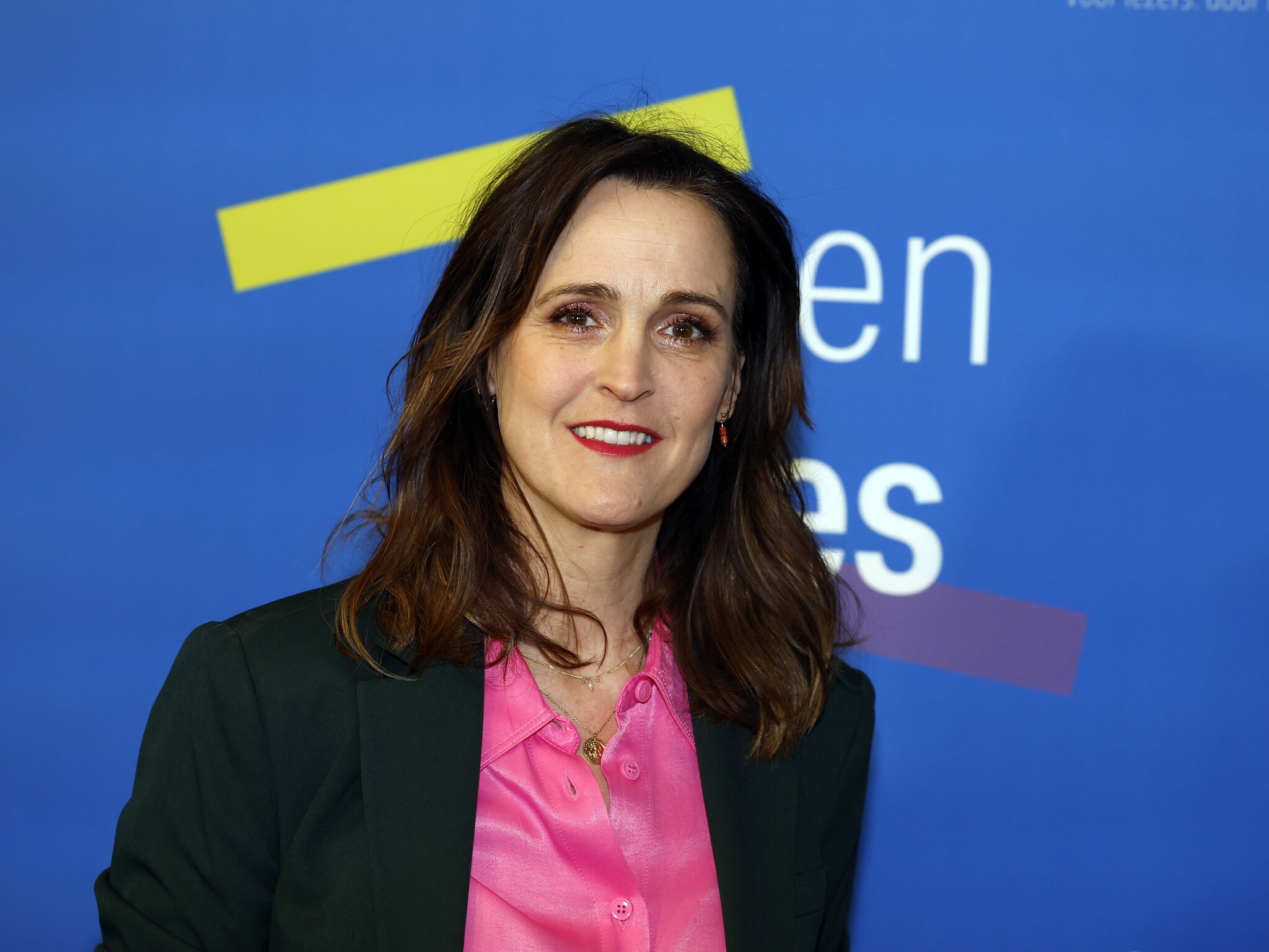 Janine Abbring stuurt Jeroen Wollaars appjes tijdens Nieuwsuur