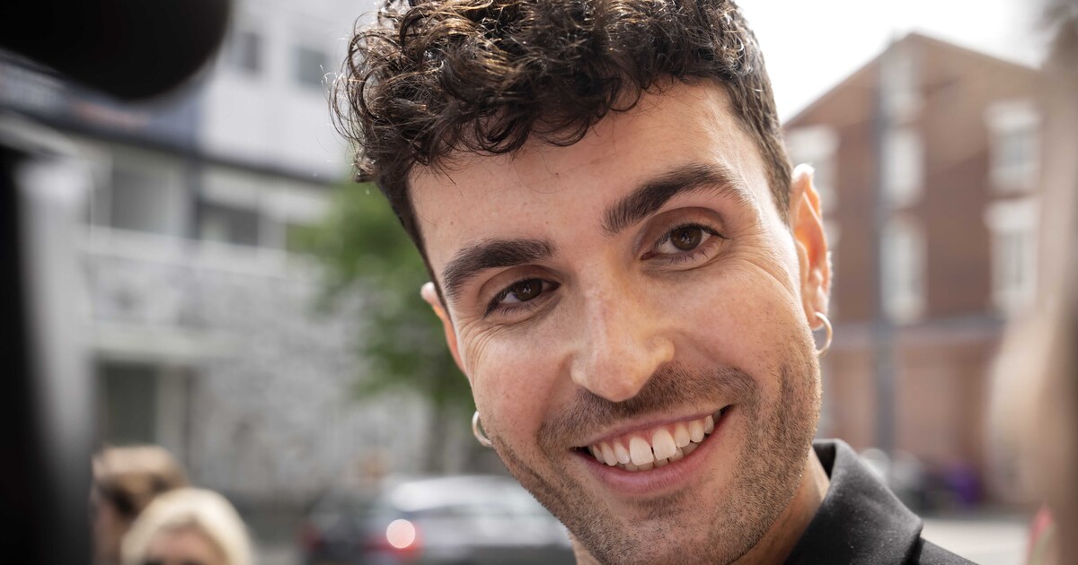 Duncan Laurence Draagt Optreden In Songfestival Finale Op Aan Mia Dion