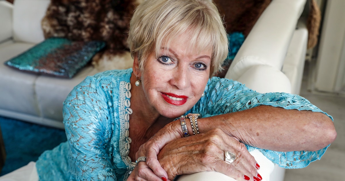 Koninklijke onderscheiding voor Ria Valk tijdens jubileumviering