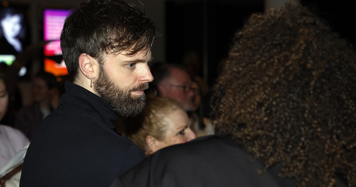 Geschrokken Tim Hofman over gewapend incident: 'Moet wel even slikken als ik het zo in de krant ...