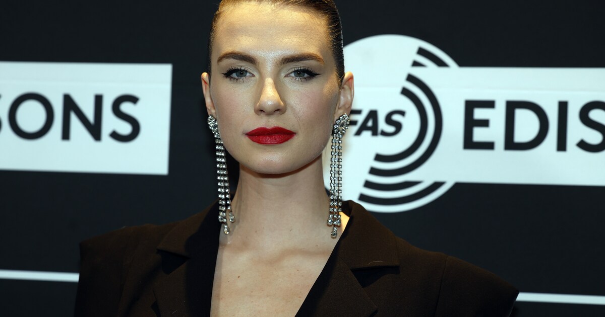 Zangeres Maan onthult gedurfde nieuwe ultrakorte coupe