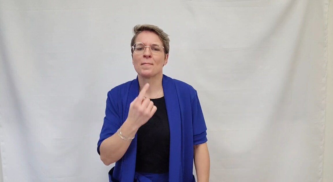 ‘Europapa’ is vertaald door een gebarentolk en een hit online