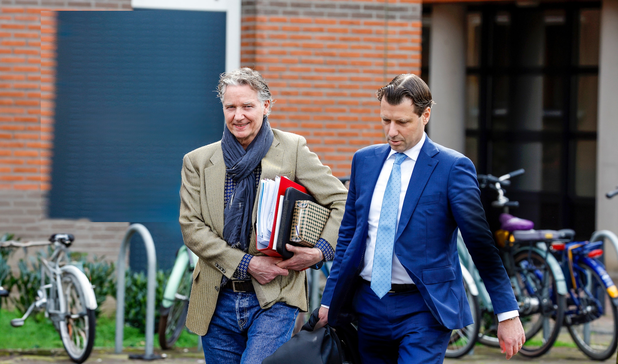 Vorige eigenaren van zijn nieuwe huis voelen zich geïntimideerd door ...