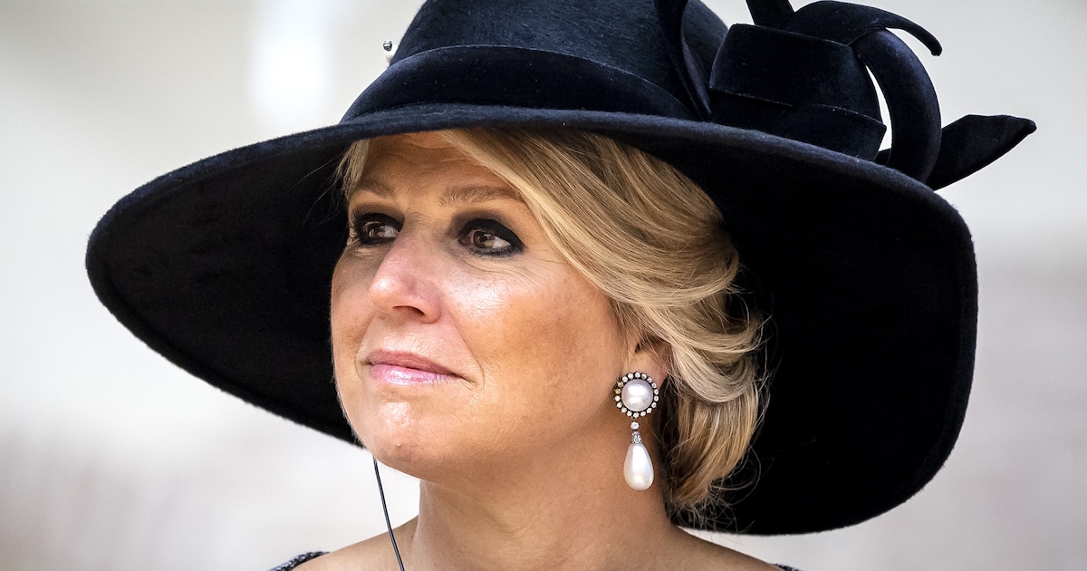 Hoe houdt koningin Máxima haar hoed op tijdens stormachtig weer?
