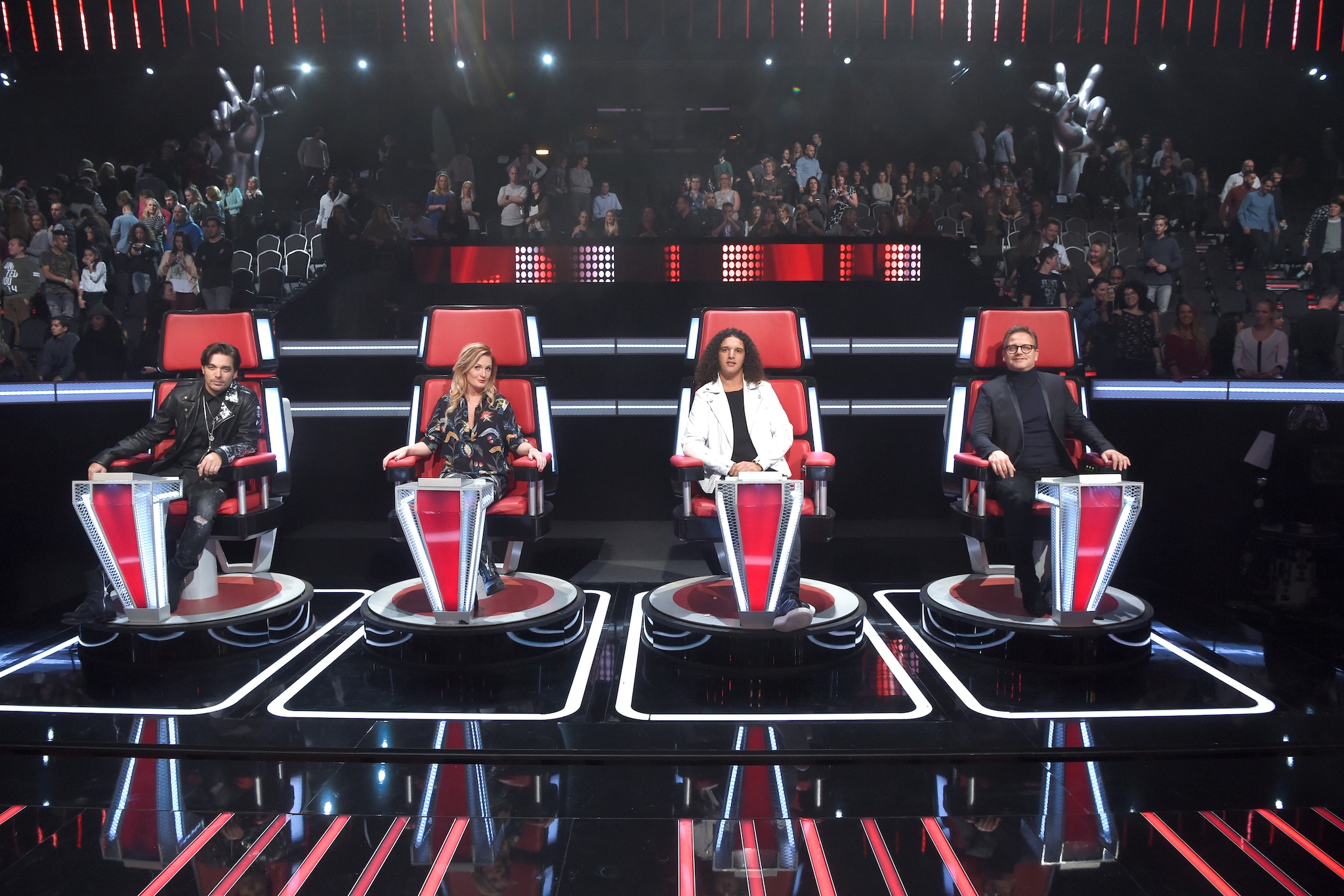 Zien: The Voice of Holland-stoelen bij grofvuil gezet