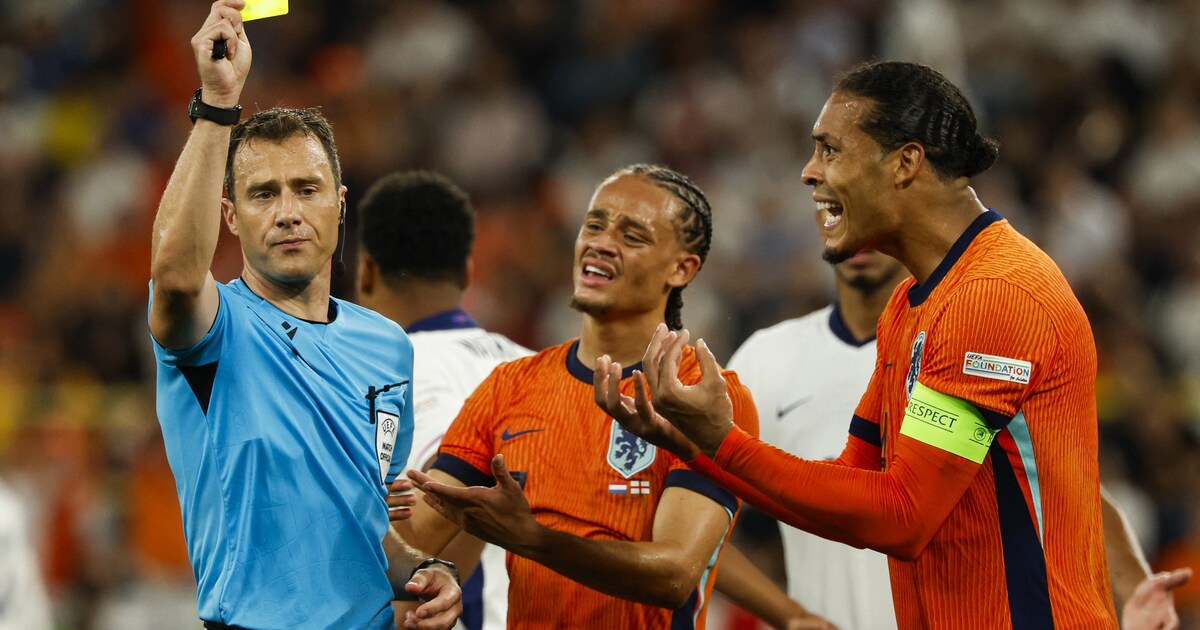 Bizarre onthulling over verleden van scheidsrechter die wedstrijd ...