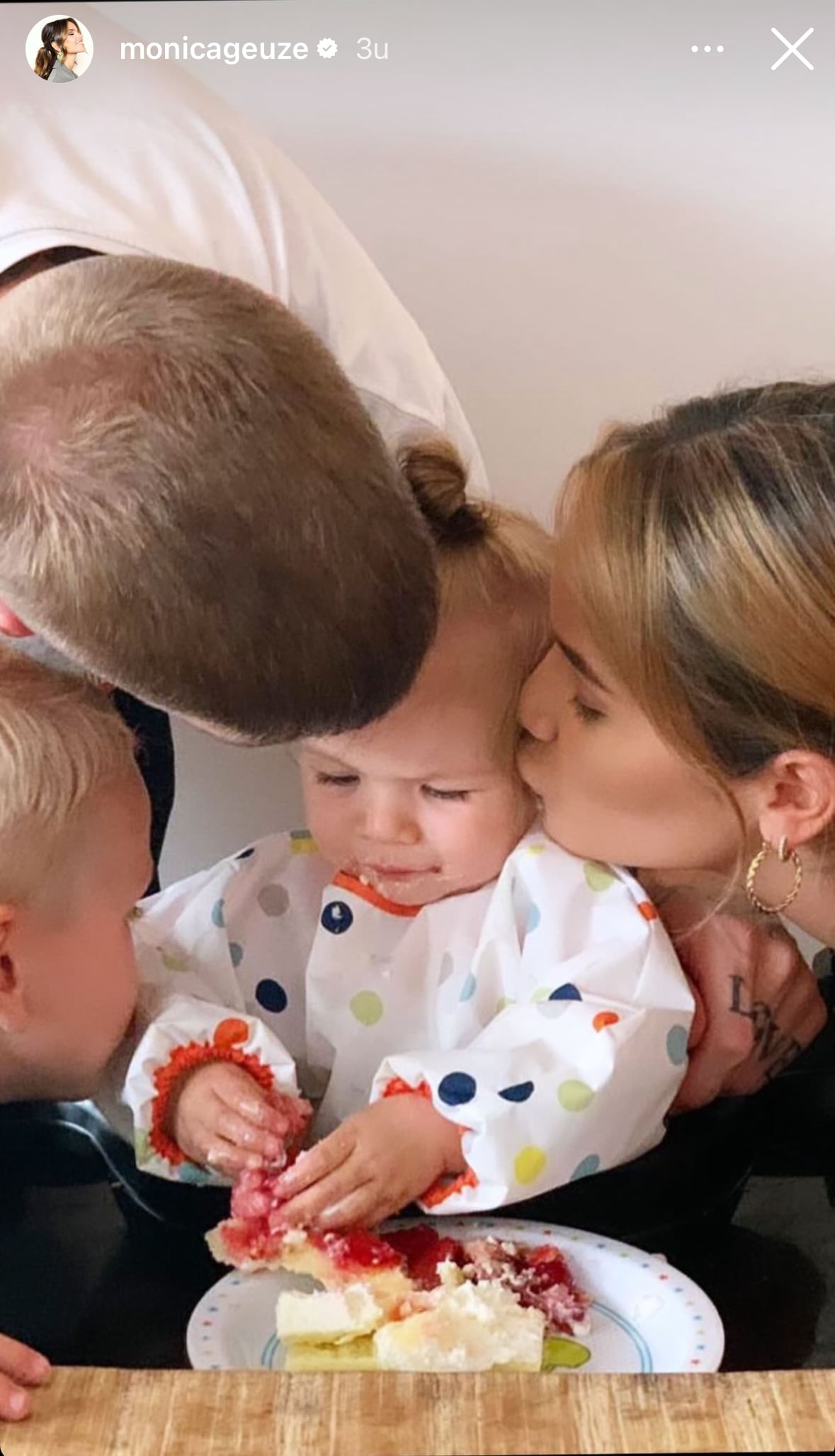 Monica Geuze emotioneel op grote dag van Zara-Lizzy: ‘Waar blijft de tijd?’