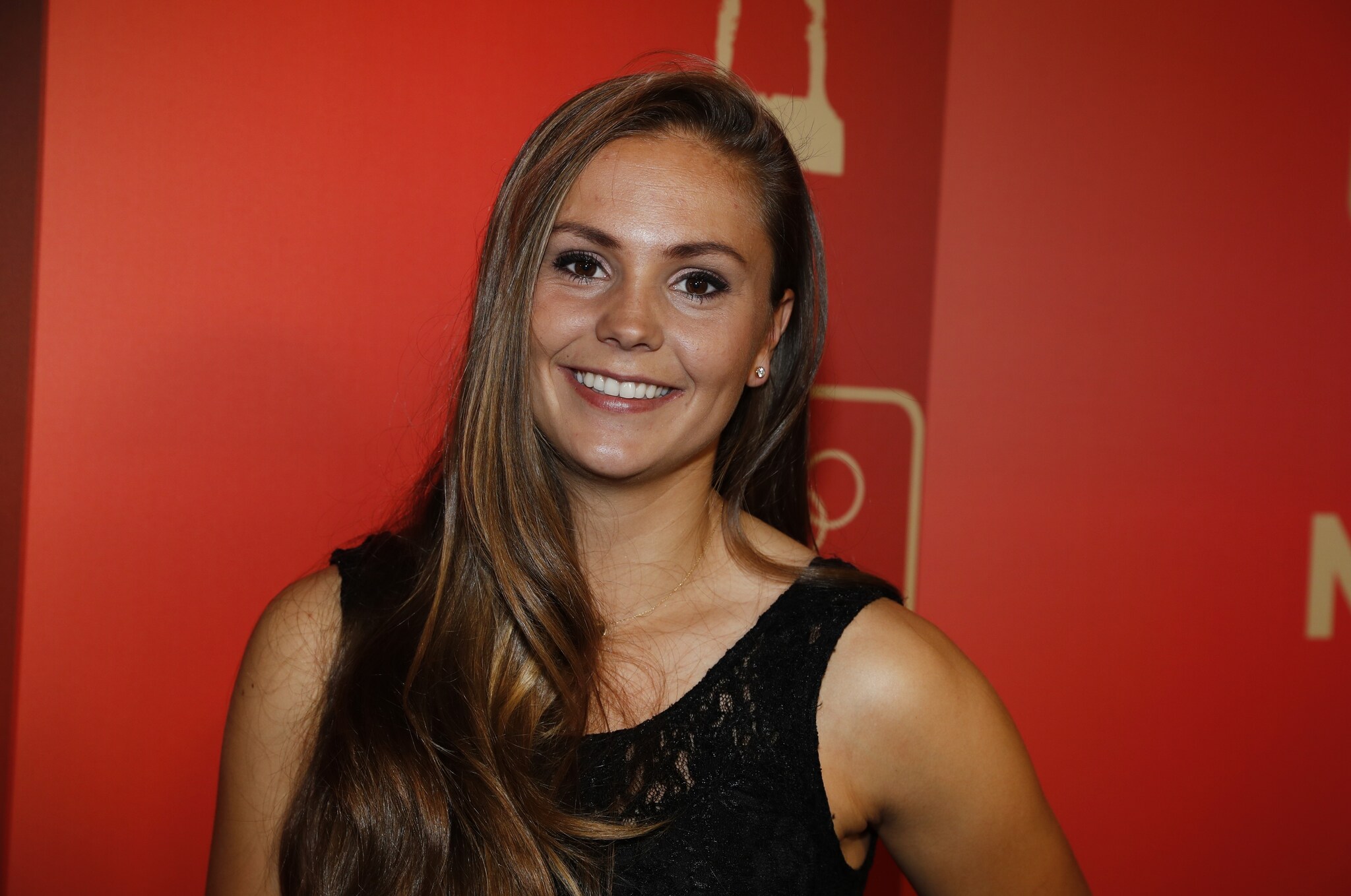 Voetbalster Lieke Martens straalt met haar babybuik