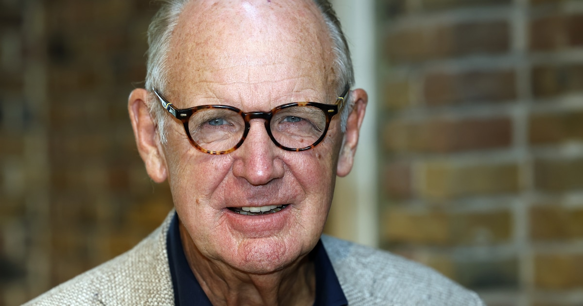 Philip Freriks krijgt koninklijk lintje na afscheid Slimste mens - Story