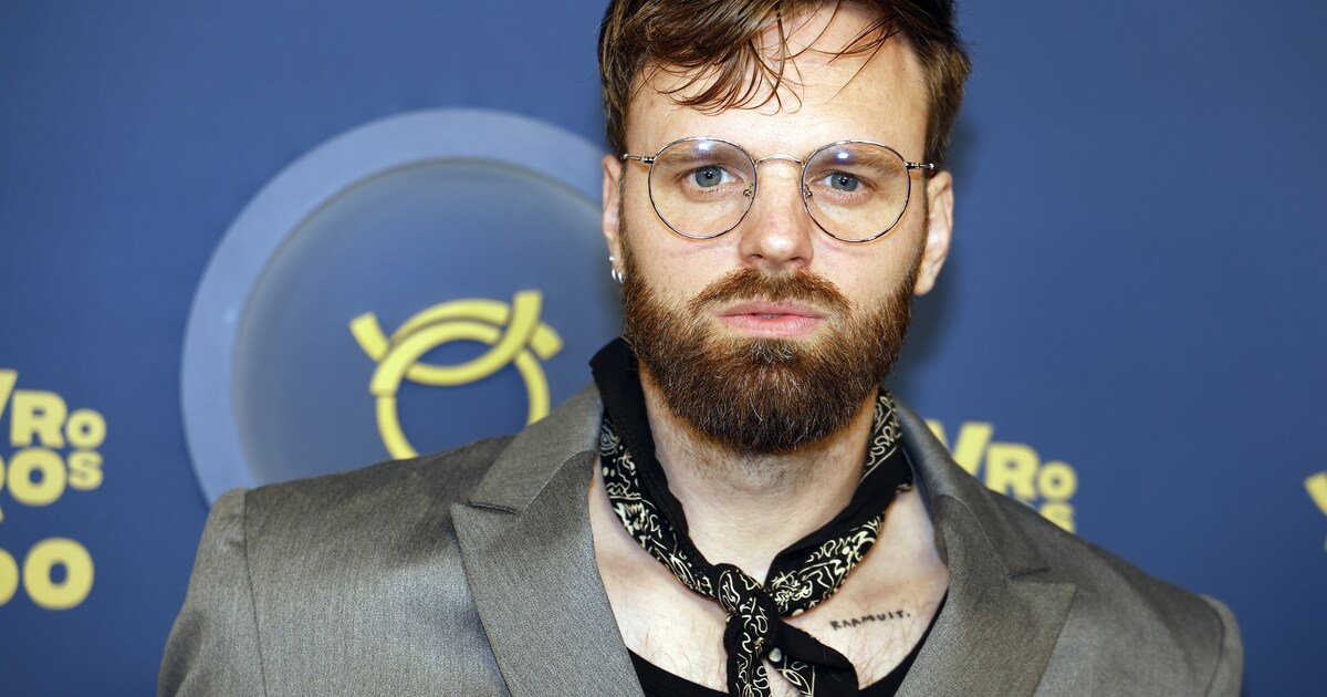 Tim Hofman en familie konden ‘even niet thuis wonen’ door Feyenoord ...