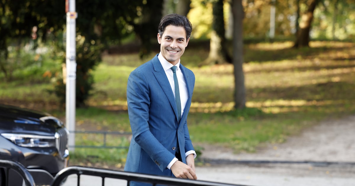 Rob Jetten strandt op weg naar Casa Di Beau: Treinvertraging gooit roet in het eten