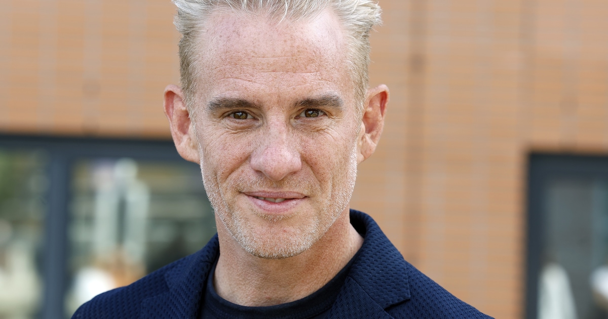 Art Rooijakkers geopereerd aan stembanden