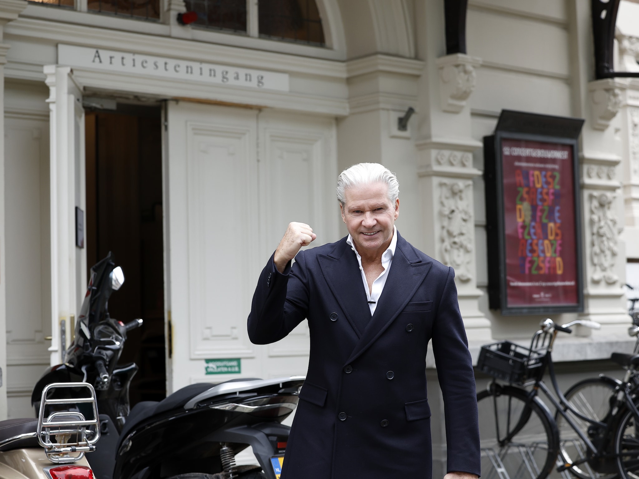 Emma Heesters viert einde van behandelingen voor kanker