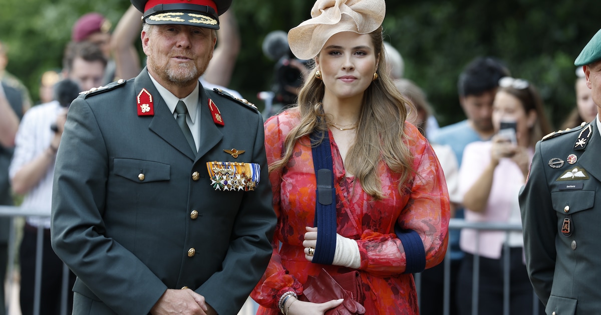 Zien: prinses Amalia ondanks gebroken arm weer aan het werk