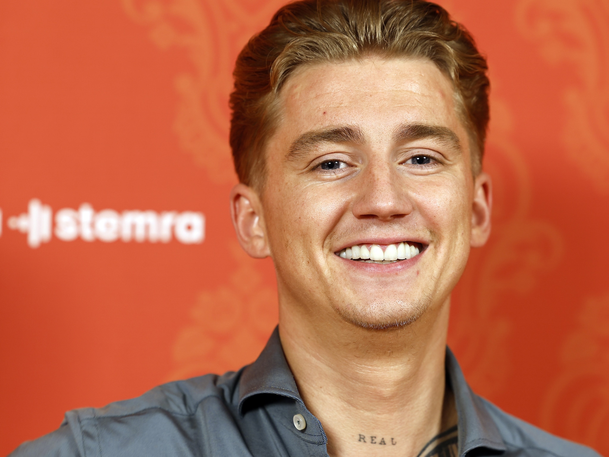 Mart Hoogkamer en vriendin hinten op gezinsuitbreiding